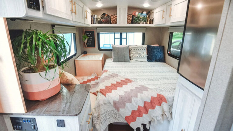 25 Beautiful RV Decorating Ideas (for Interior, Bedroom, Kitchen, Etc ...