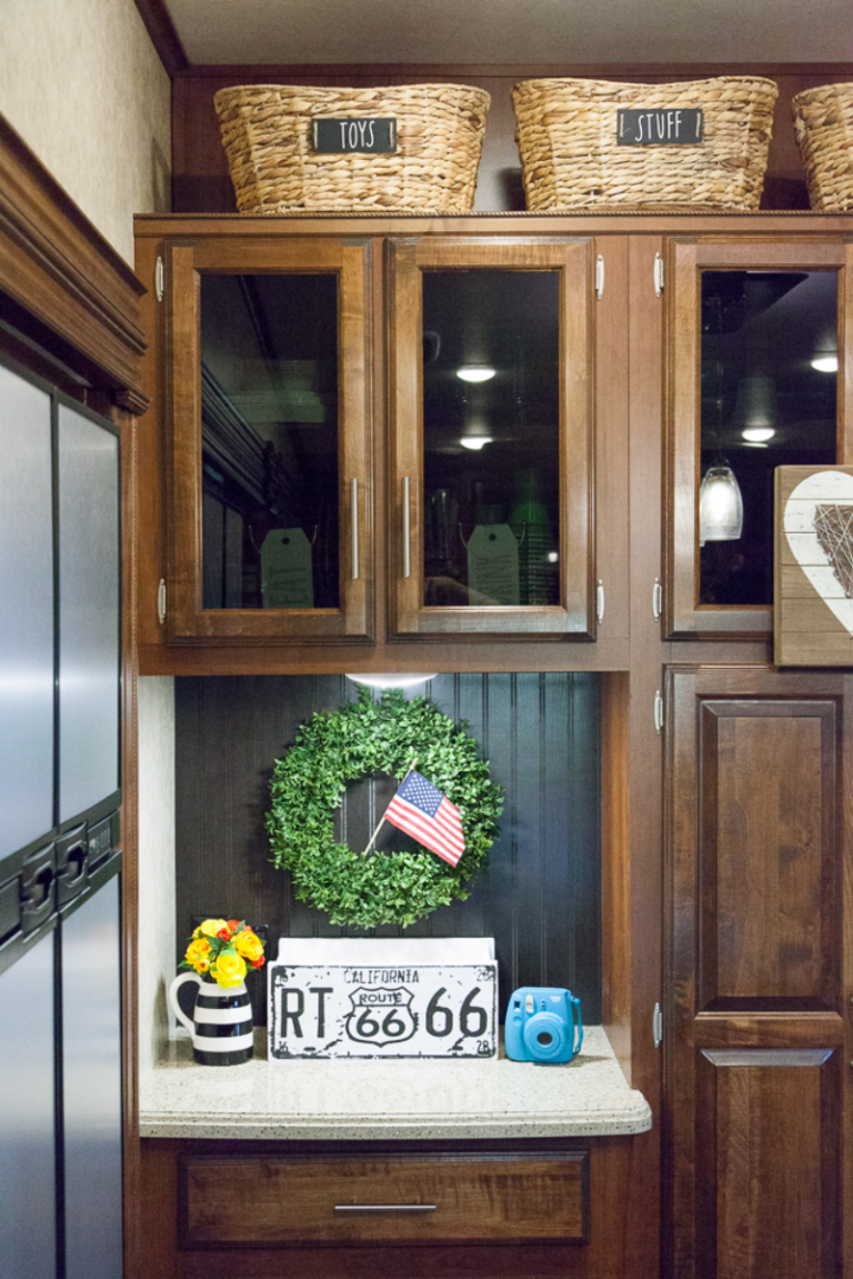 25 Beautiful RV Decorating Ideas (for Interior, Bedroom, Kitchen, Etc ...